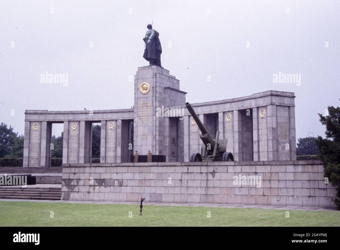 Soviet War Memorial, Berlin, 1990 Stock Photo - Alamy