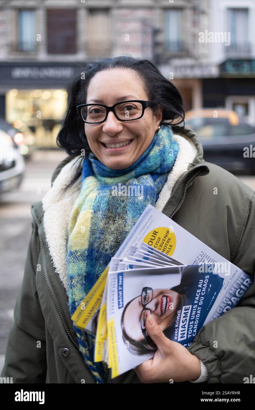 LR candidate Kristell Niasme distribute flyers to people in Villeneuve ...