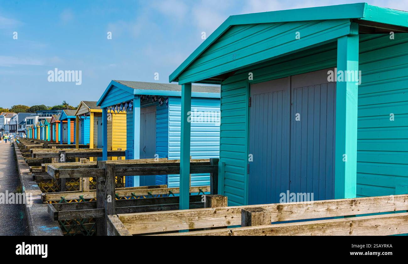 Beach huts on Whitstable seafront Stock Photo - Alamy