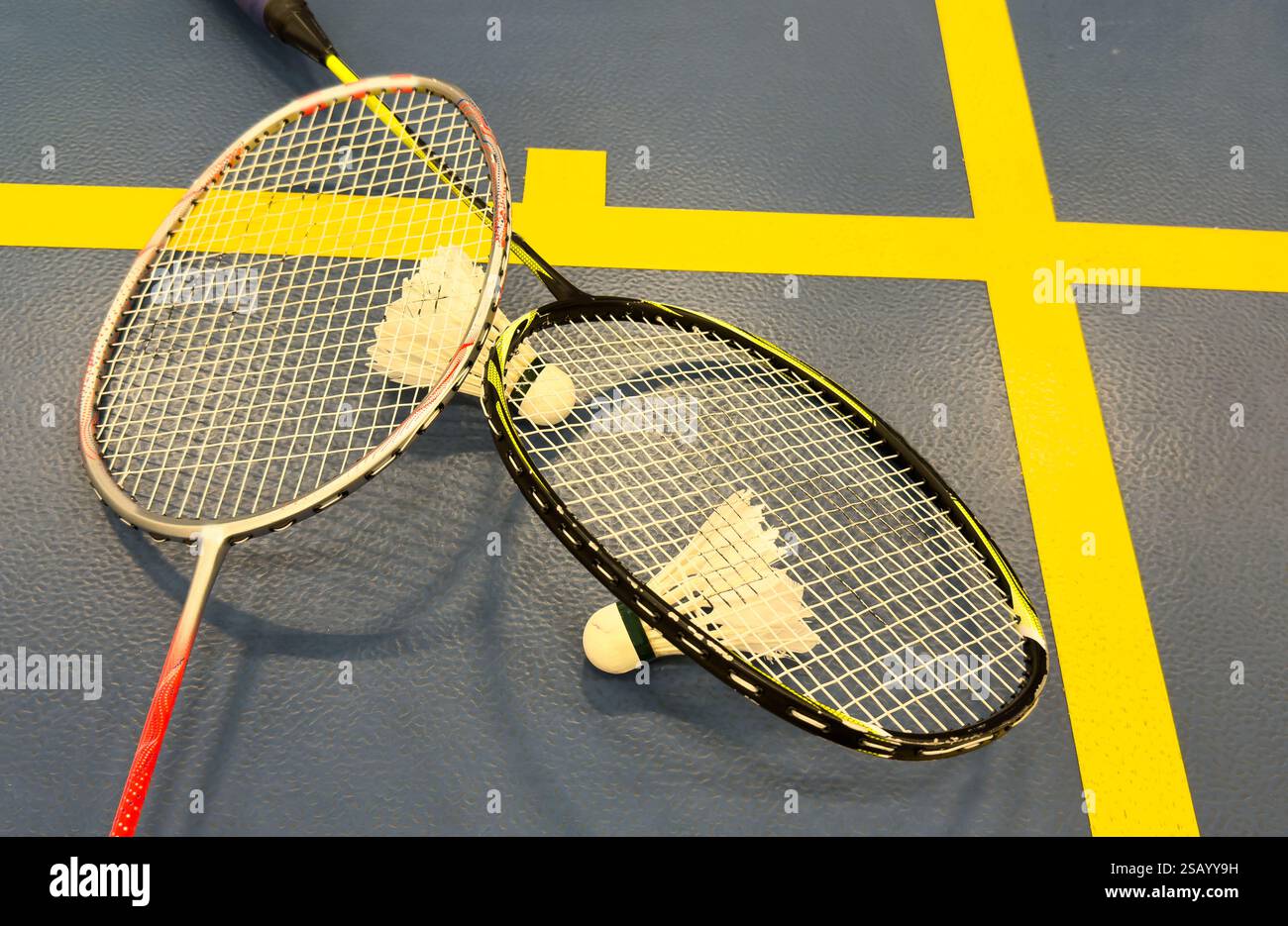 badminton racket with white strings Stock Photo - Alamy