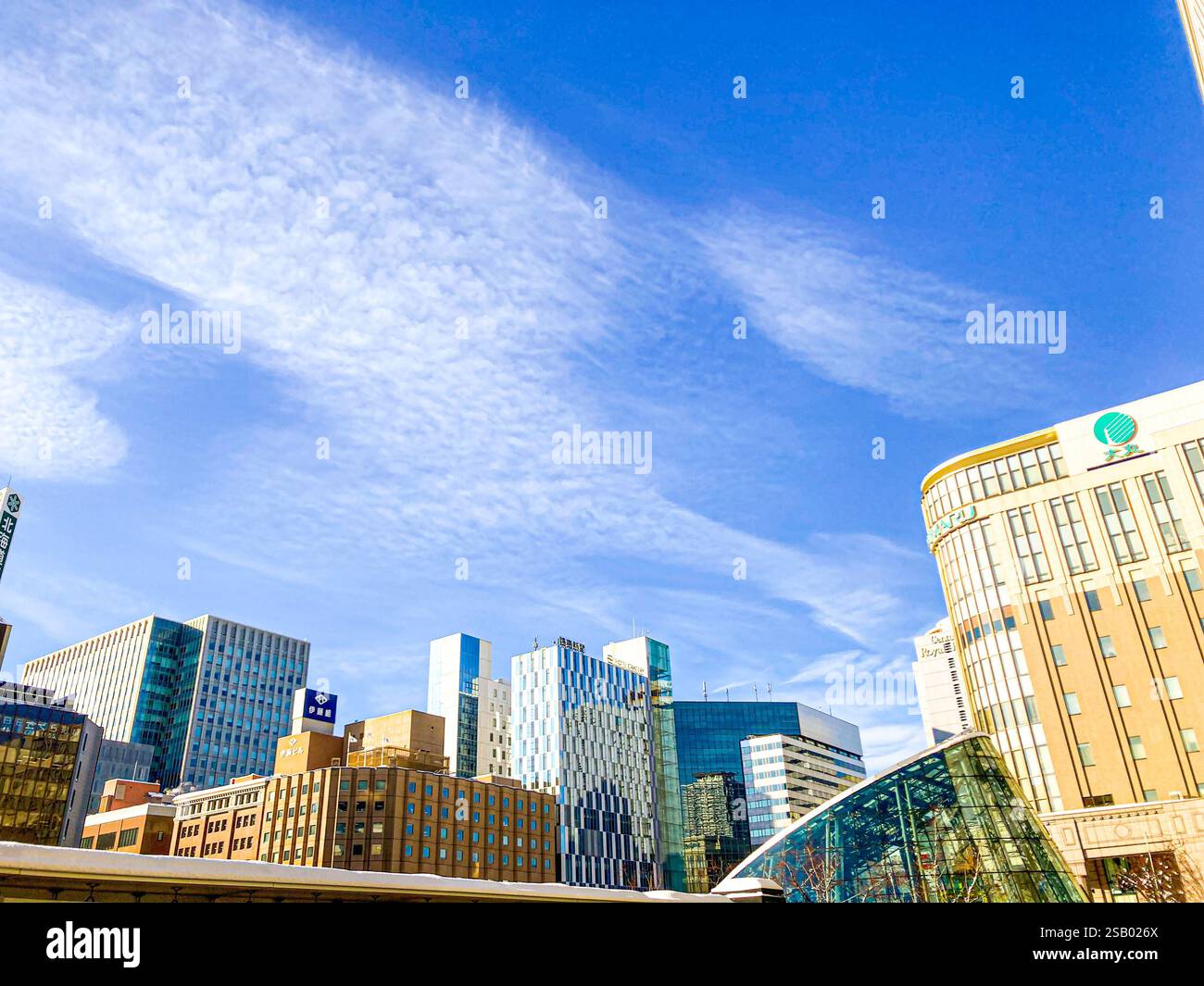 A sky in the city surrounded by buildings Stock Photo - Alamy