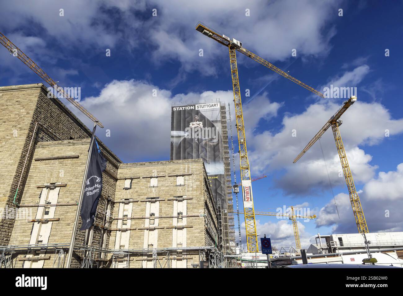 Construction site Stuttgart 21. heritage-protected Bonatz building with ...