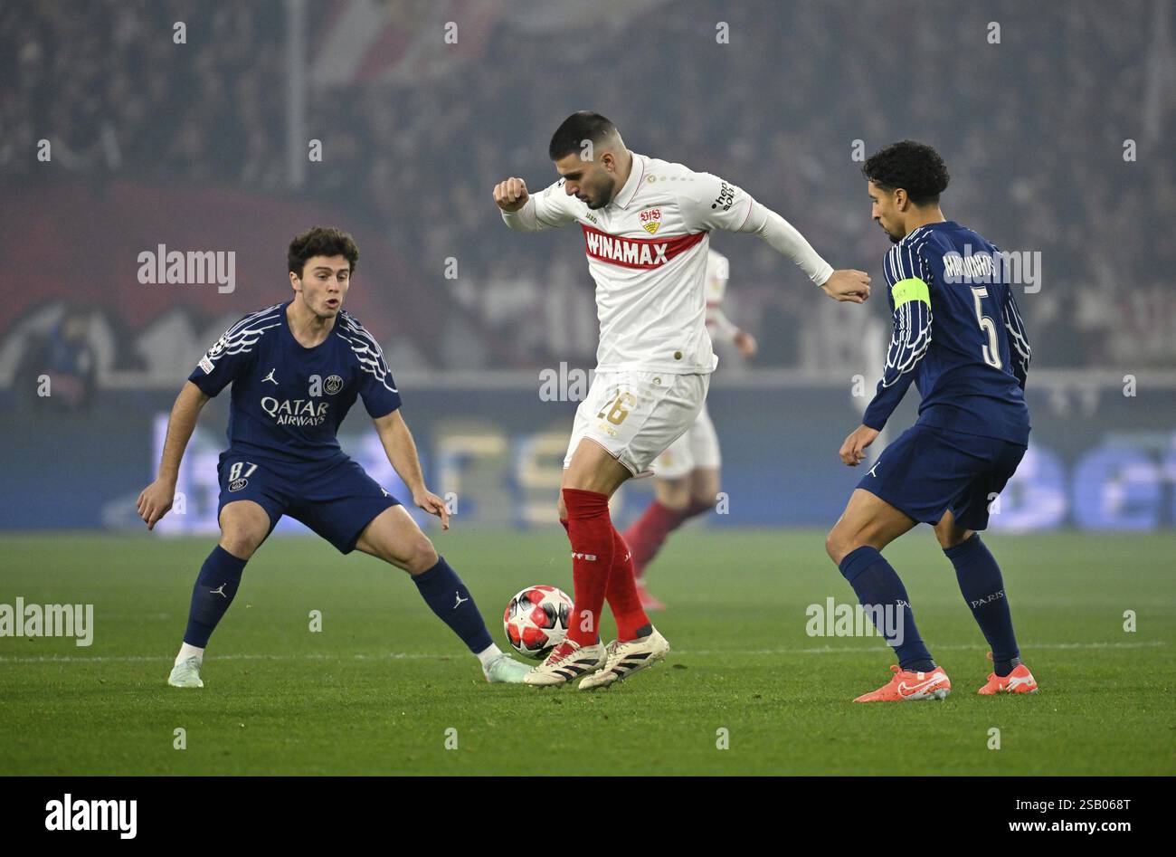 Duel, action Deniz Undav VfB Stuttgart (26) (centre) against Marquinhos FC Paris Saint-Germain ...