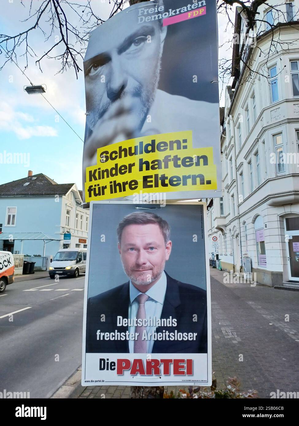 Feature / Symbol: Wahlplakate zur Bundestagswahl 01/25 thg Wahlwerbung ...