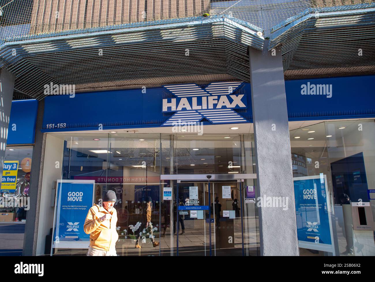 Uxbridge, UK. 30th January, 2025. A Halifax Building Society in ...