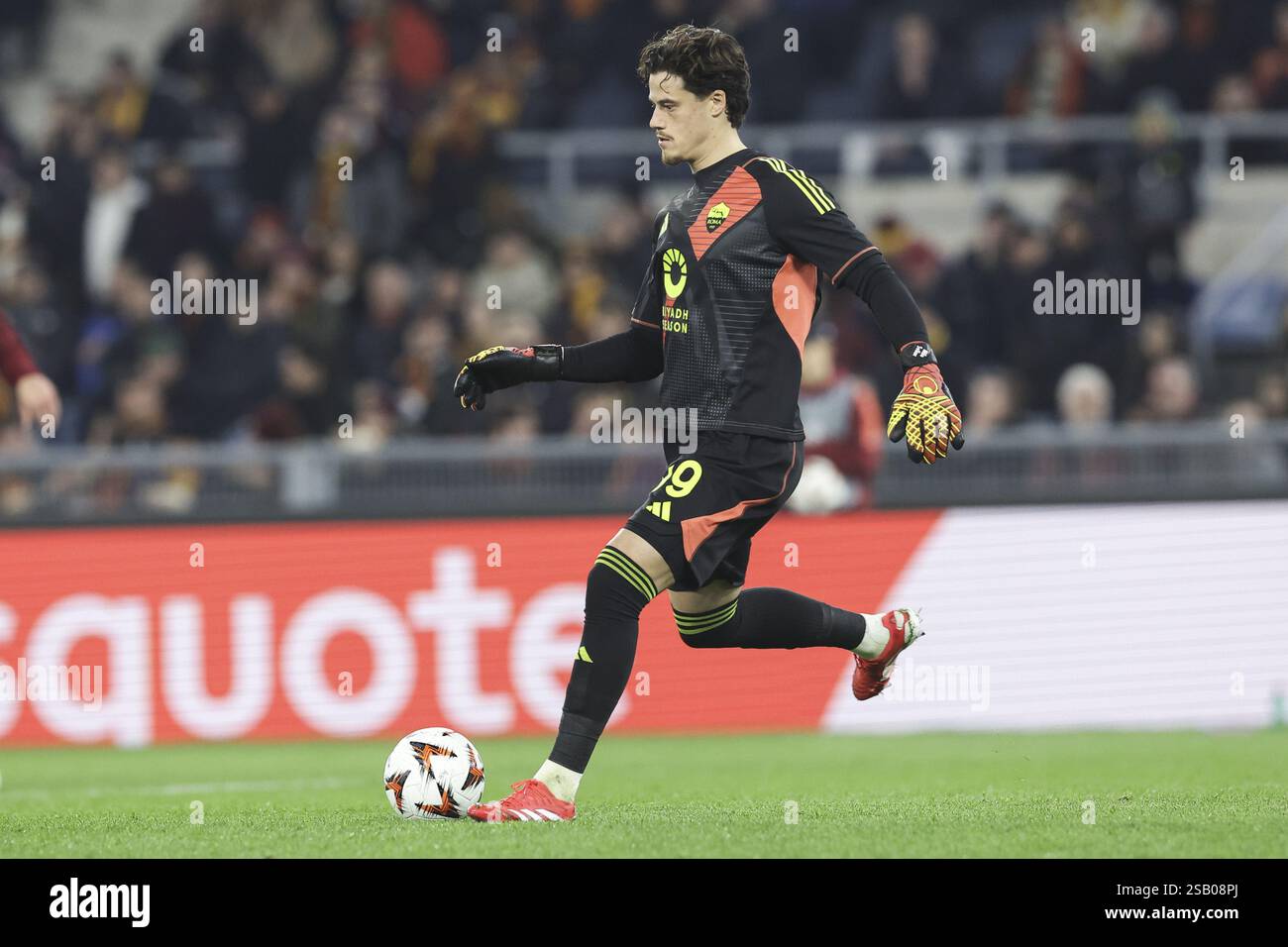 Rome, Italy. 30th Jan, 2025. Romaâ??s Belgian goalkeeper Mile Svilar ...