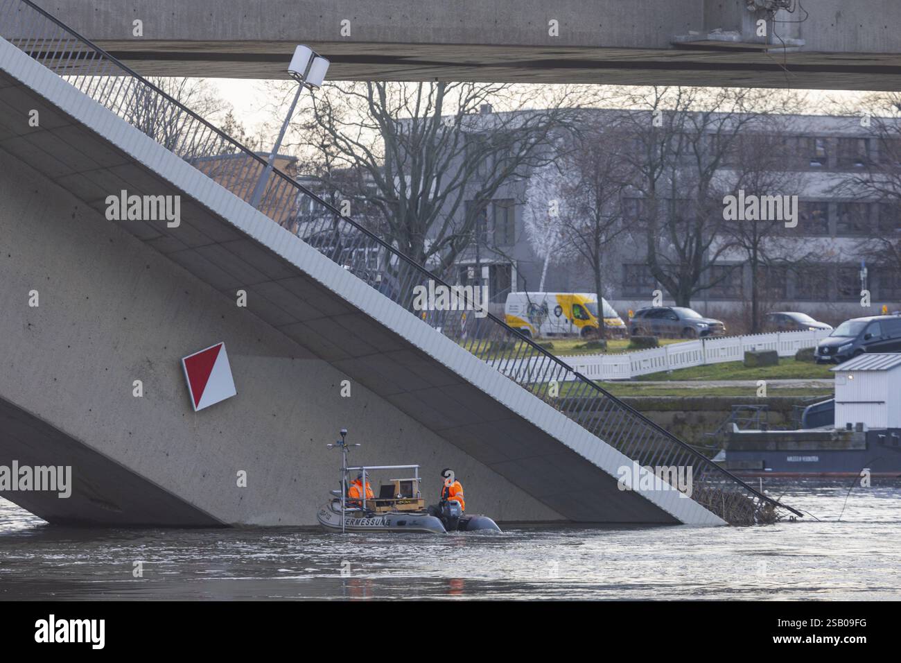 Partial collapse of the Carola Bridge. Part of the bridge has collapsed ...