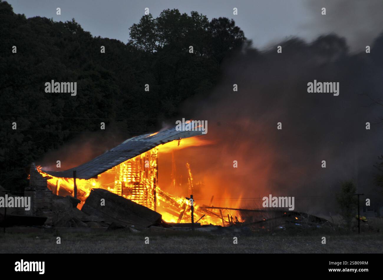 A building in the midst of being on fire Stock Photo - Alamy