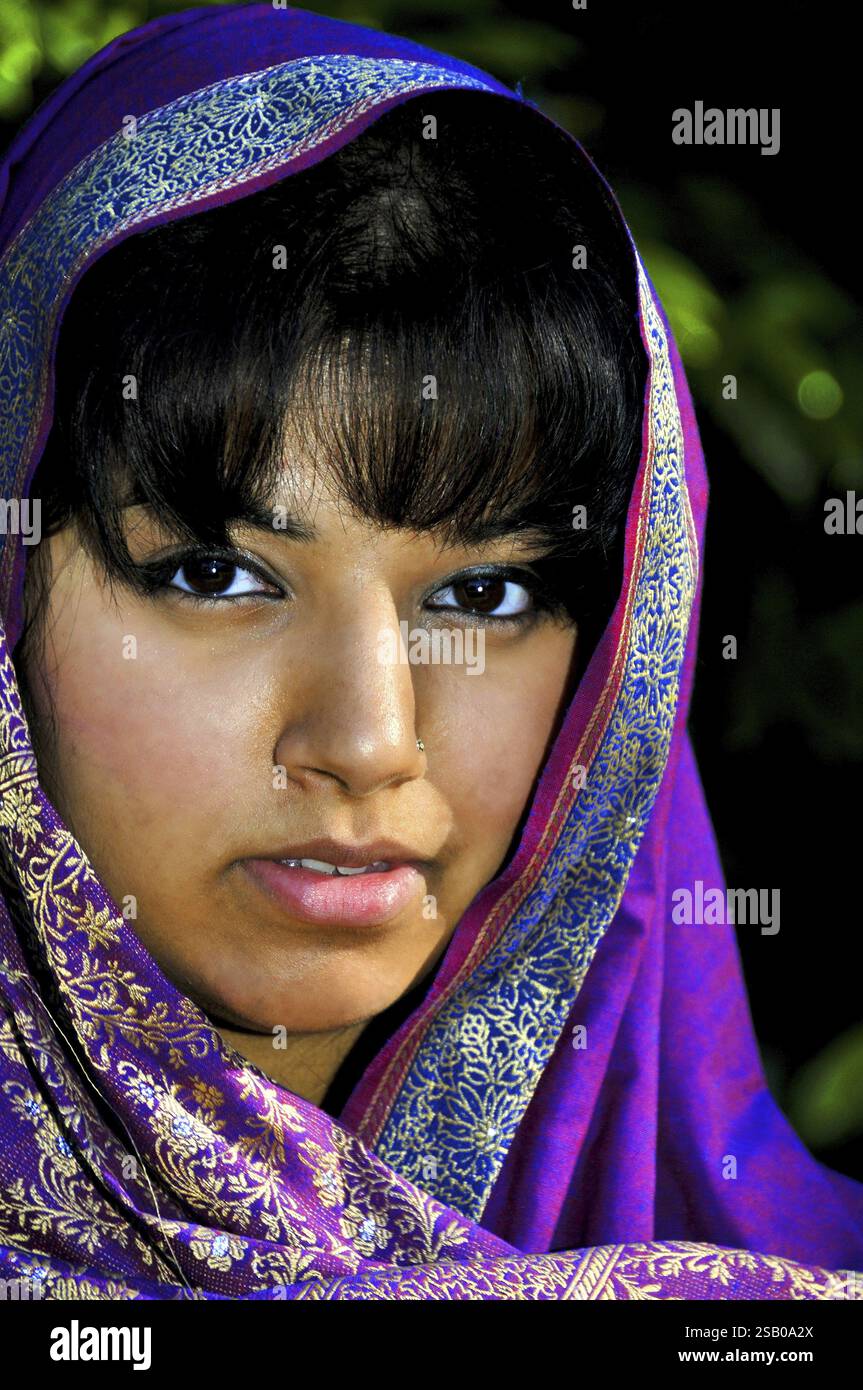 Traditional head scarf hi-res stock photography and images - Alamy