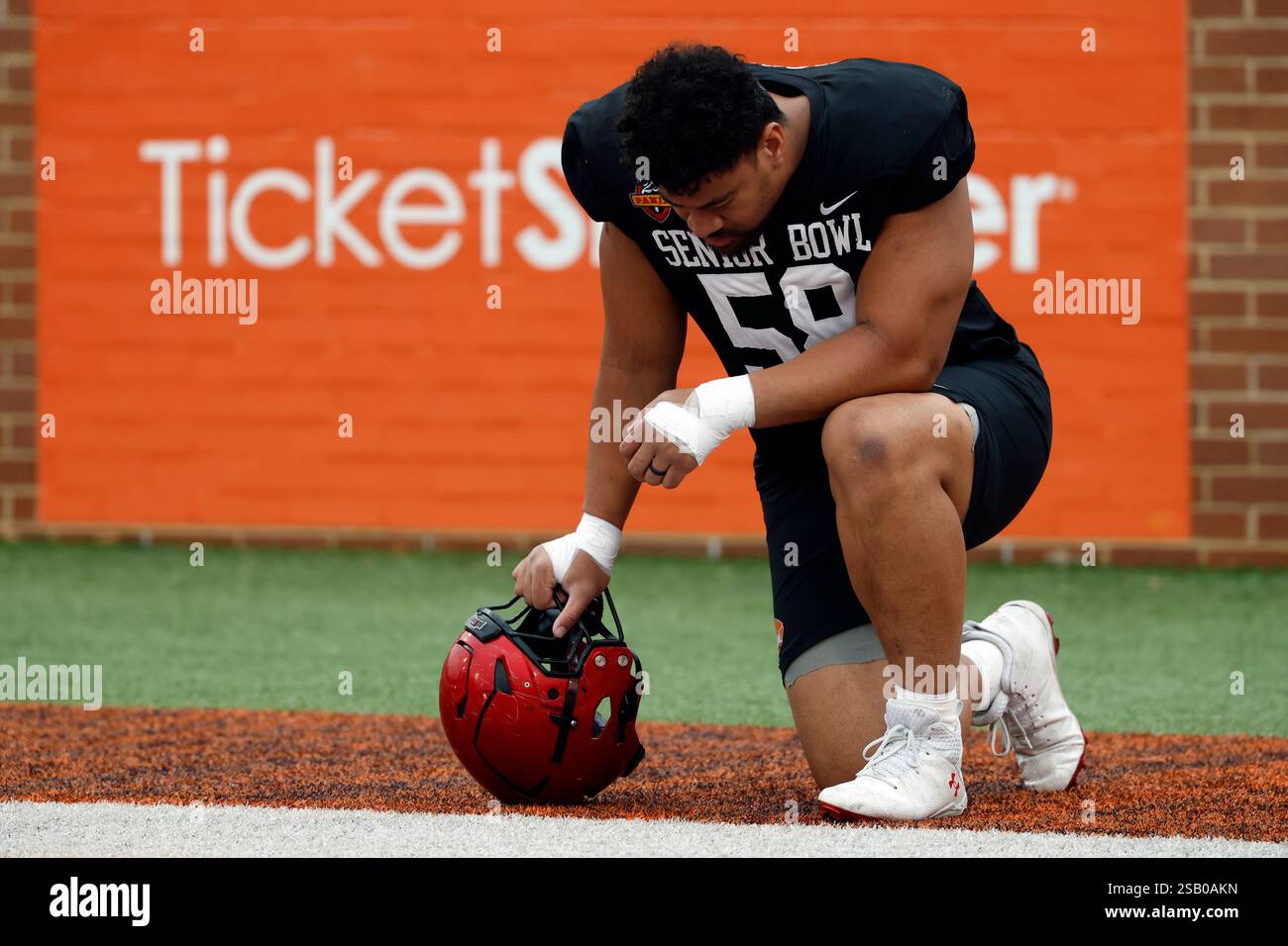 National team defensive lineman Junior Tafuna of Utah (58) during ...