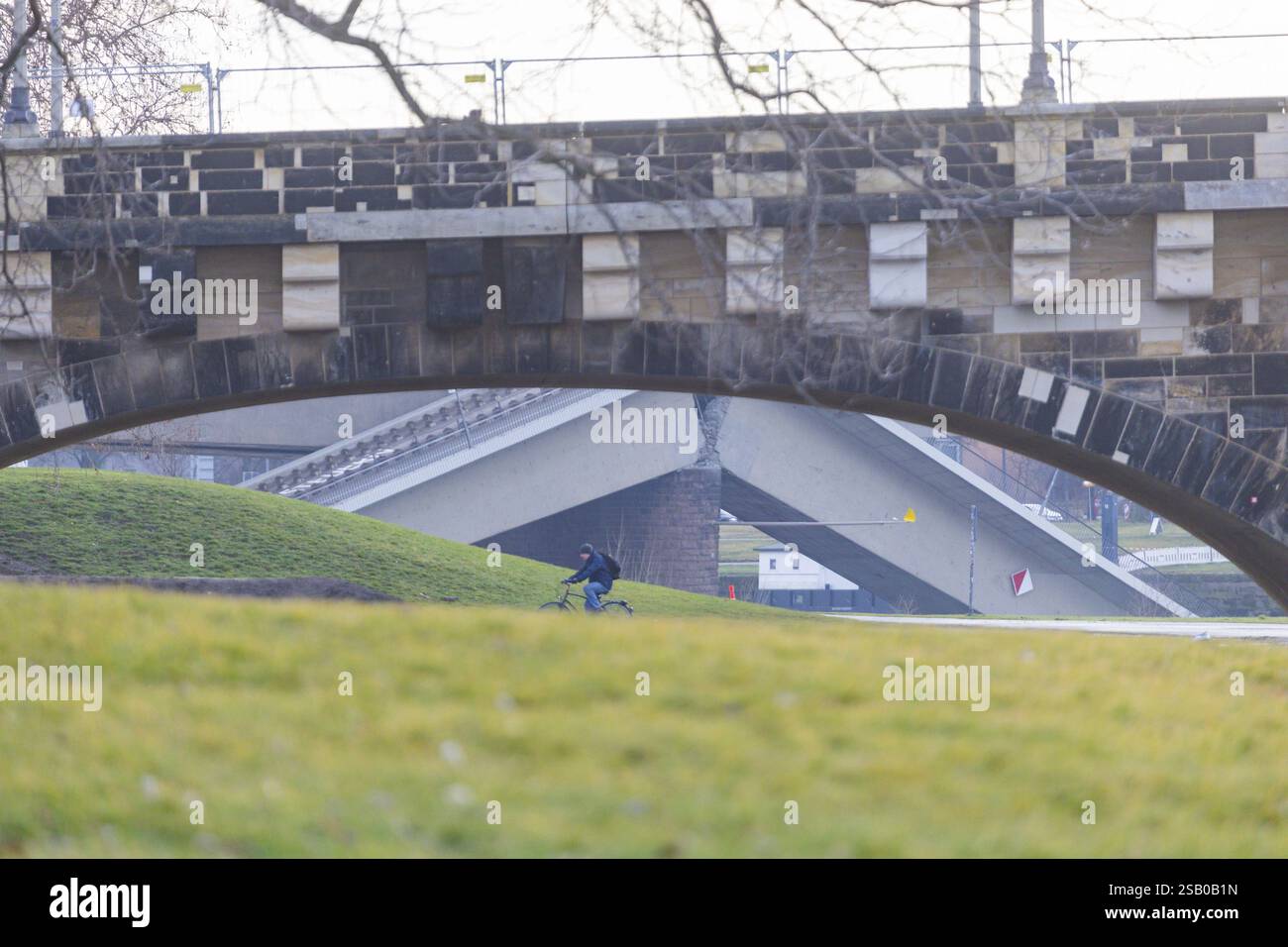 Partial collapse of the Carola Bridge. Part of the bridge has collapsed ...