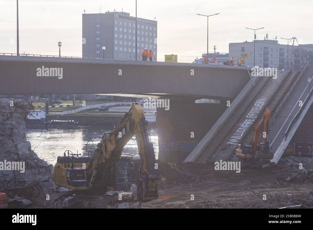 Partial collapse of the Carola Bridge. Part of the bridge has collapsed ...