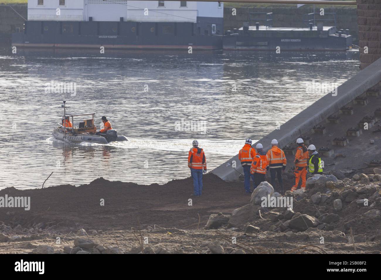 Partial collapse of the Carola Bridge. Part of the bridge has collapsed ...