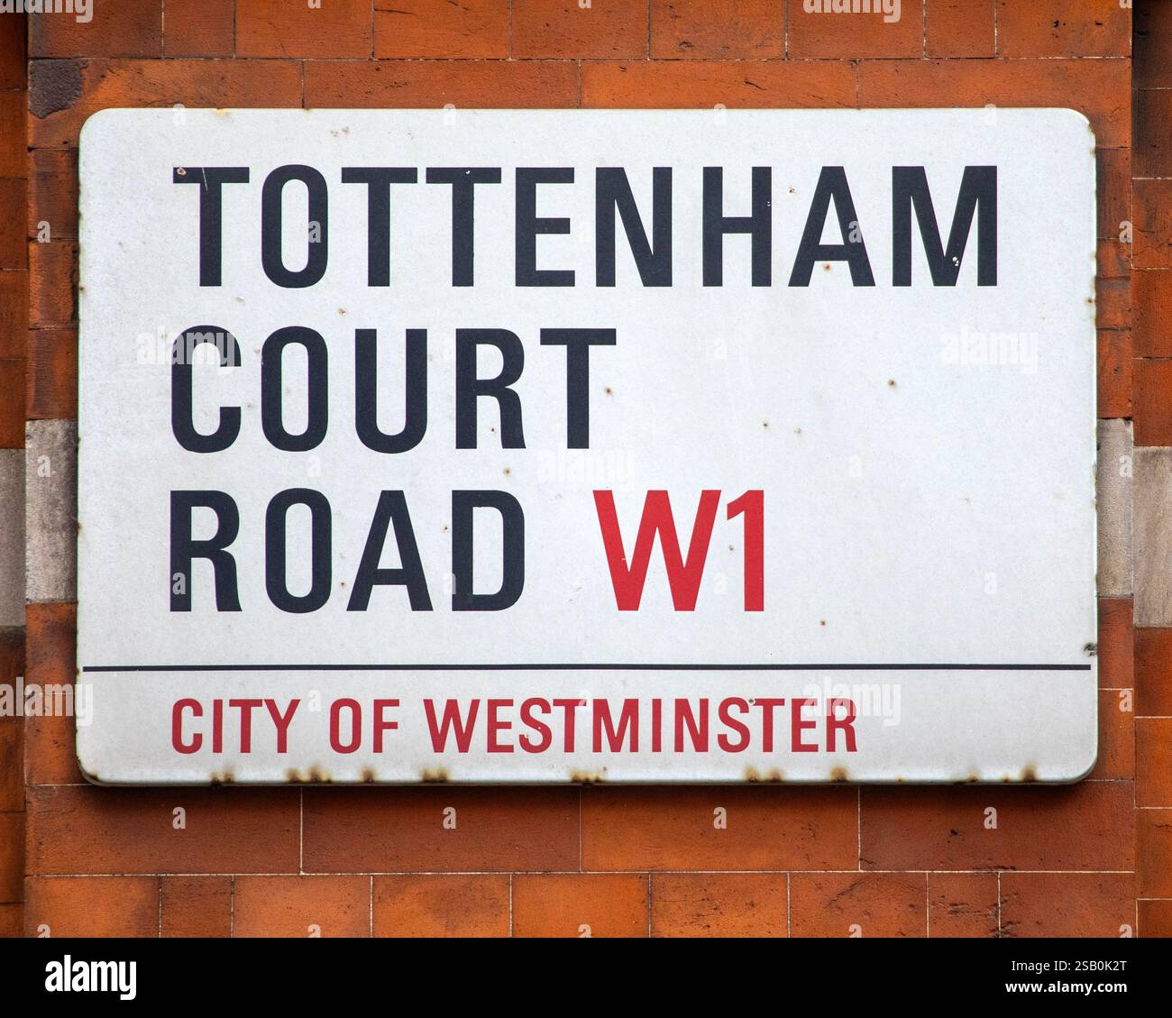 Street sign for Tottenham Court Road in London, UK Stock Photo - Alamy