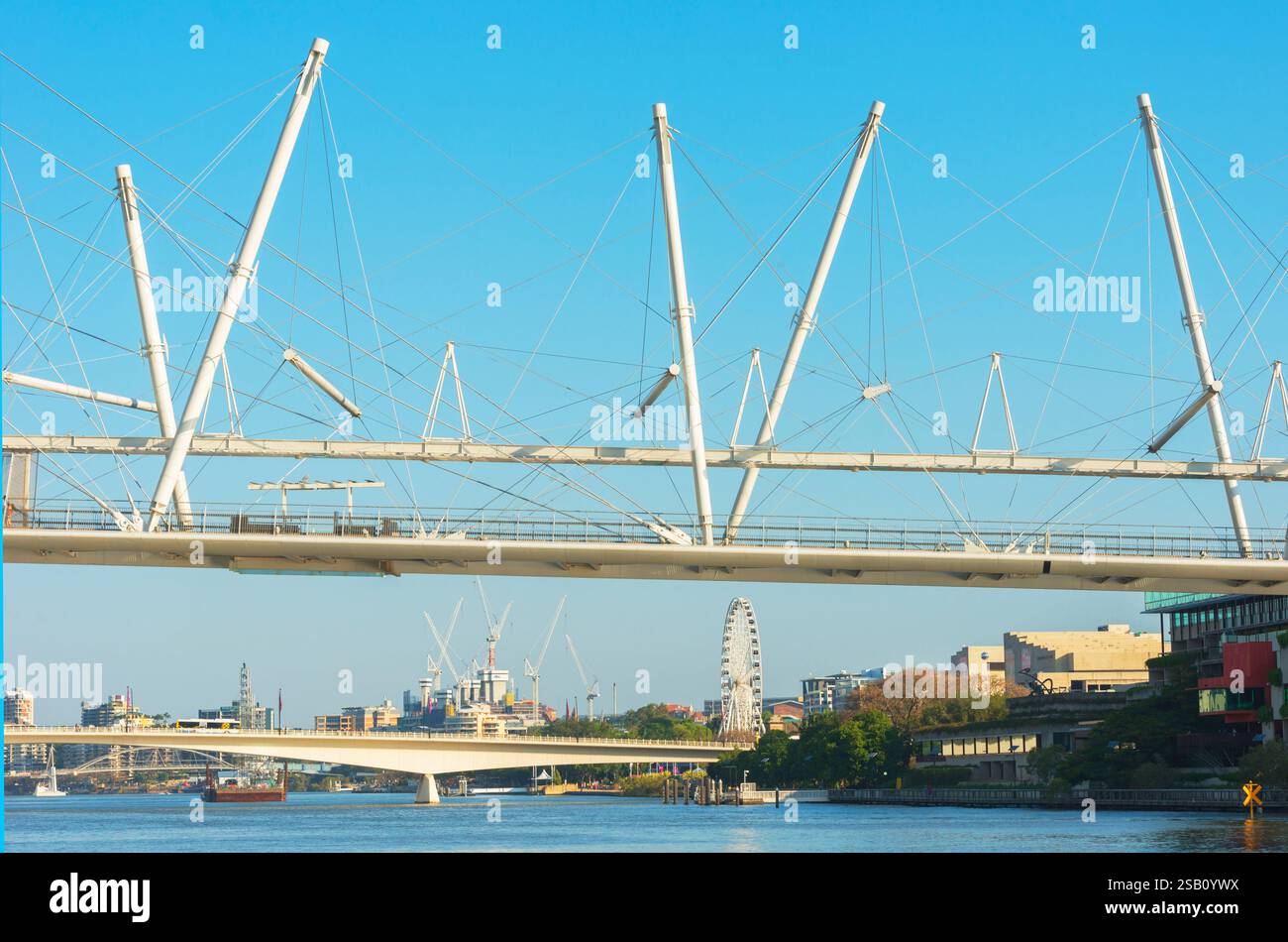 Kurilpa bridge, footbridge crossing the Brisbane River, Brisbane ...
