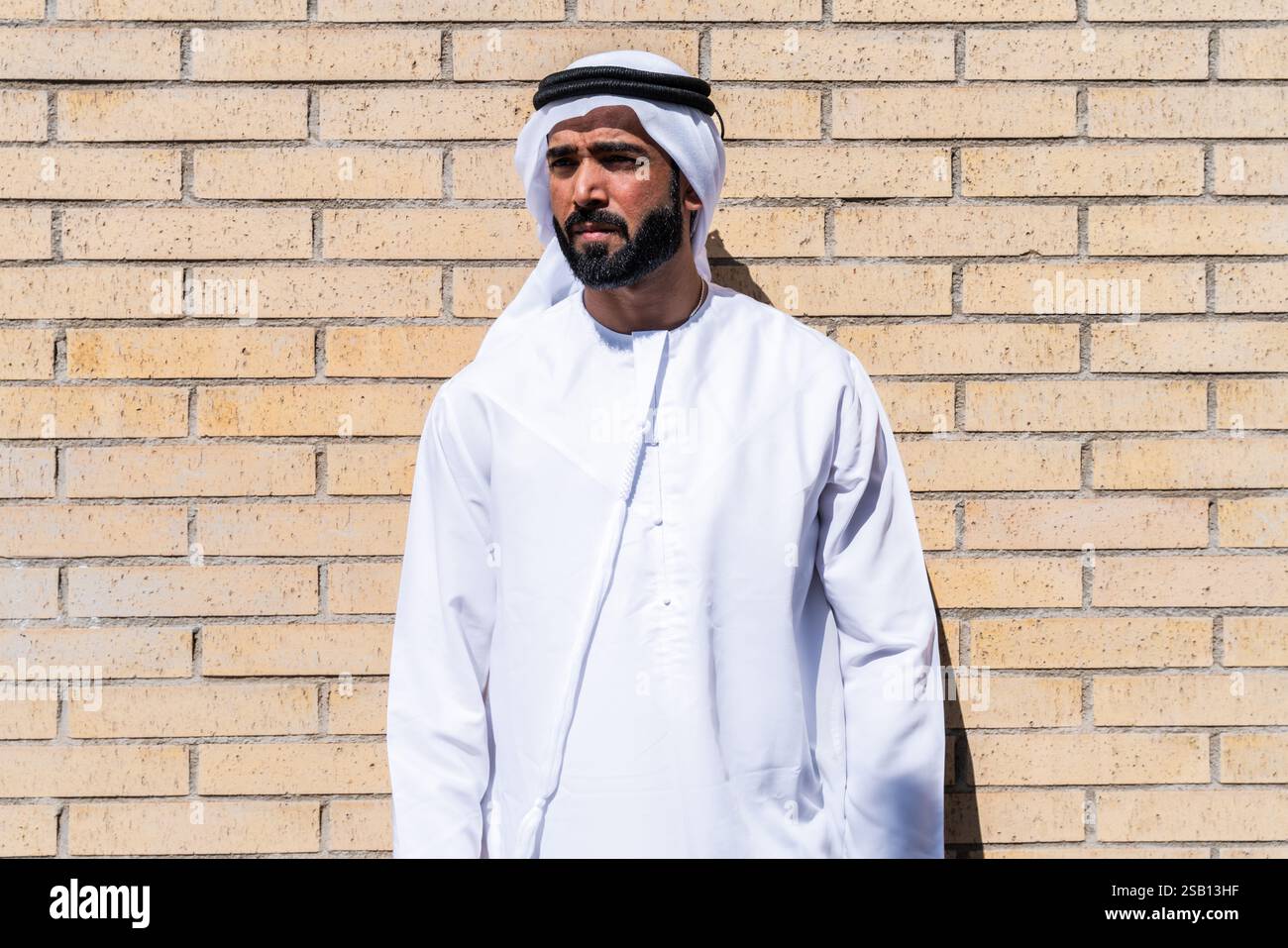 Portrait of handsome arab businessman wearing traditional emirati ...