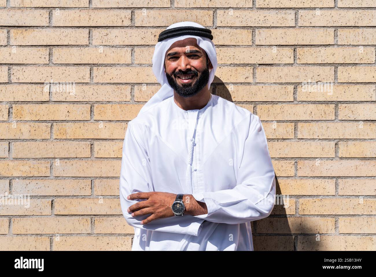Portrait of handsome arab businessman wearing traditional emirati ...