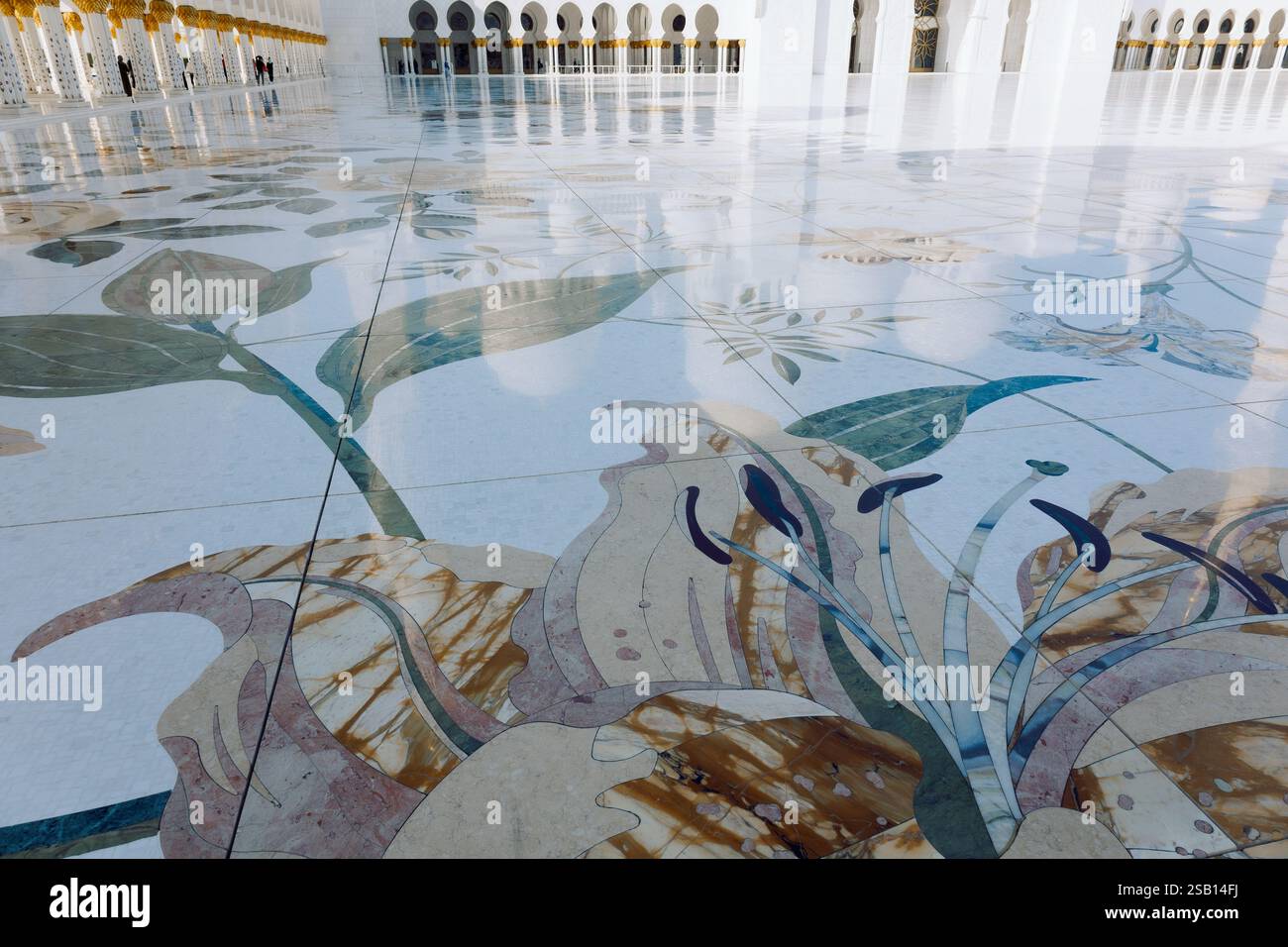 Sheikh Zayed Grand Mosque in Abu Dhabi made of white marble with ...