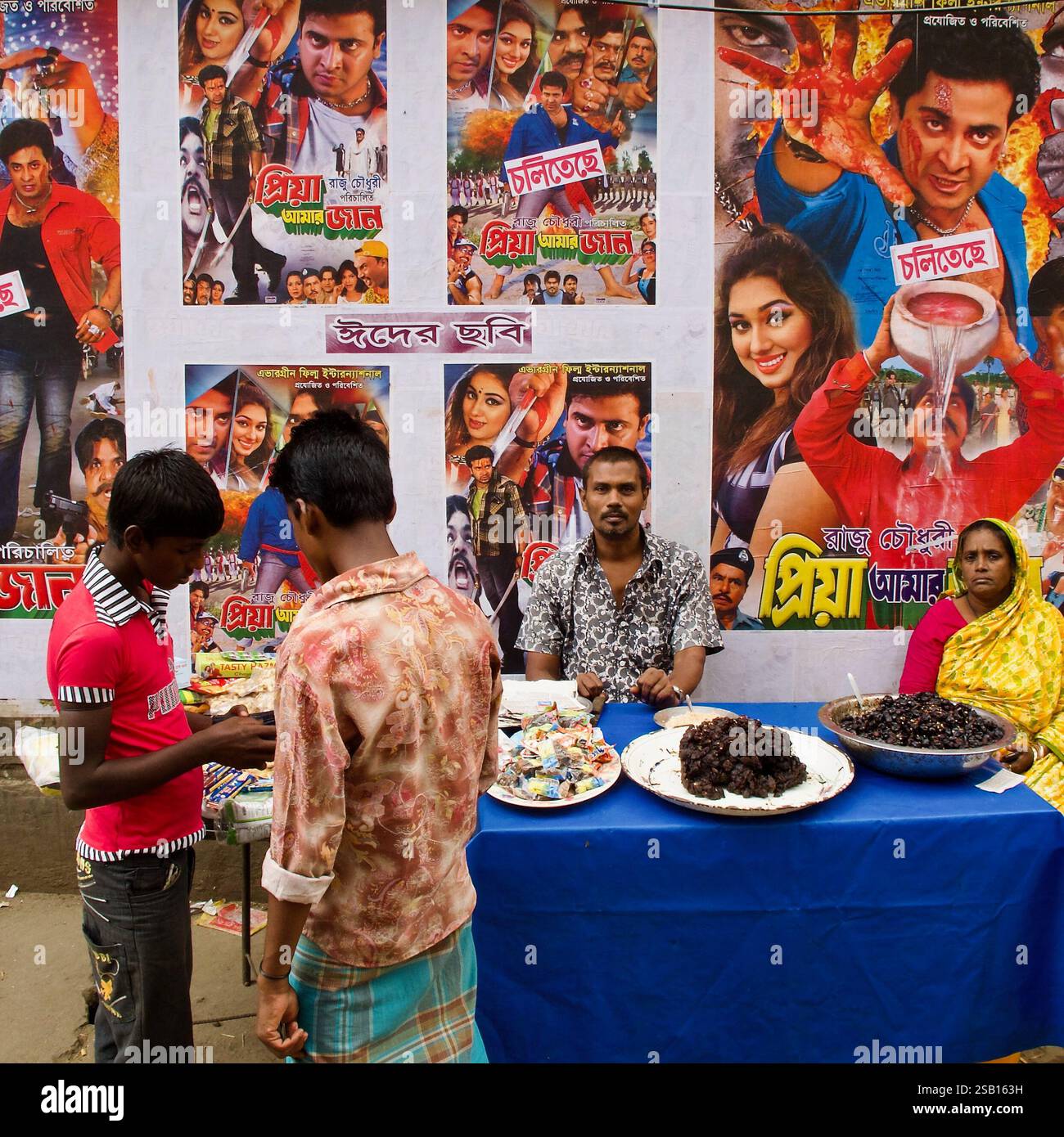 Street in old dhaka bangladesh hi-res stock photography and images - Alamy