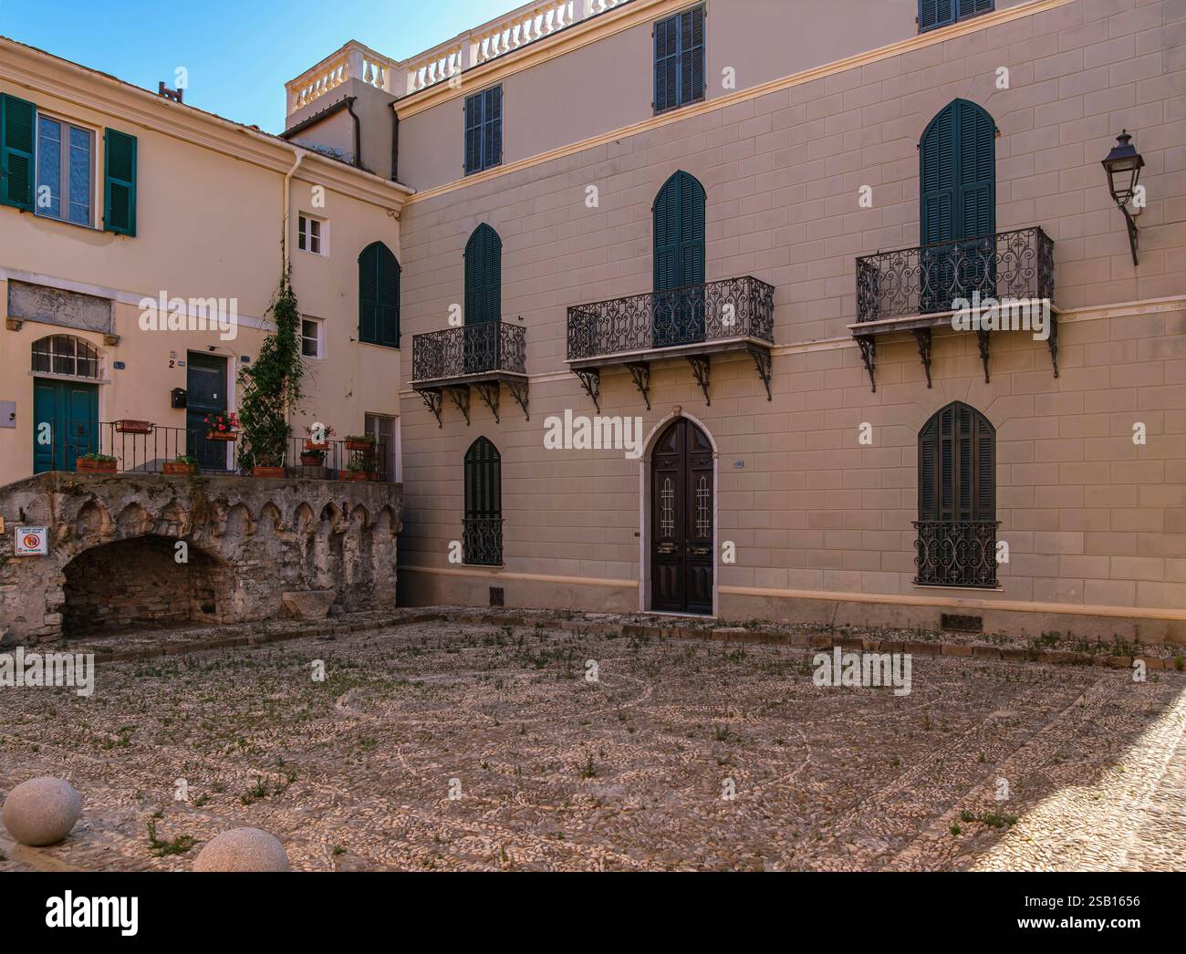 Piazza Clavesana, Diano Castello, Ligurien, Italien Struktur ...
