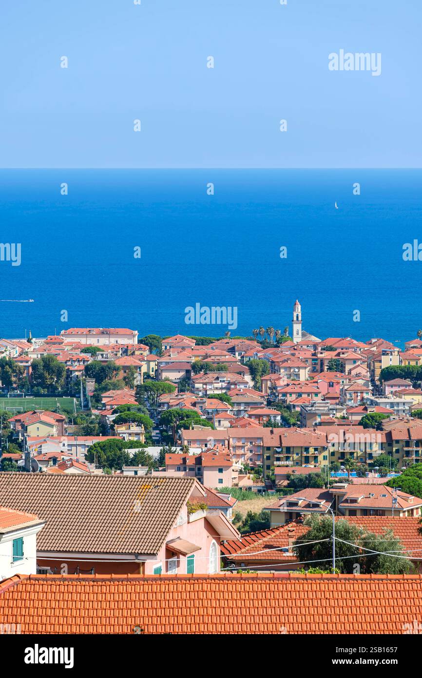 Diano Castello, Ligurien, Italien Blick von Diano Castello hinunter ...