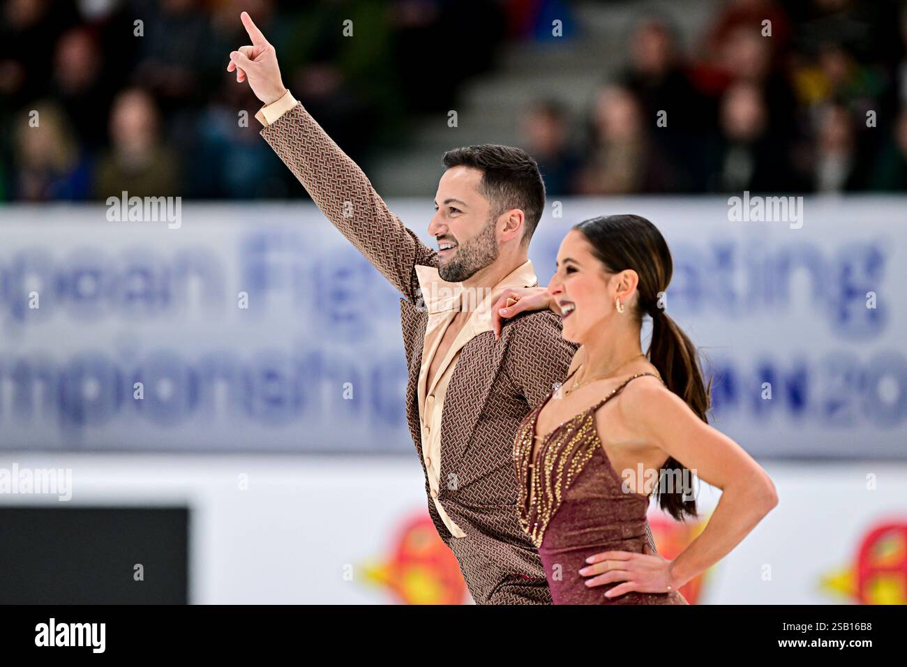 Lilah FEAR & Lewis GIBSON (GBR), during Ice Dance Rhythm Dance, at the ...