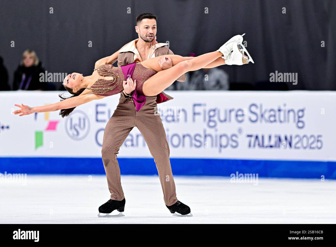 Lilah FEAR & Lewis GIBSON (GBR), during Ice Dance Rhythm Dance, at the ...