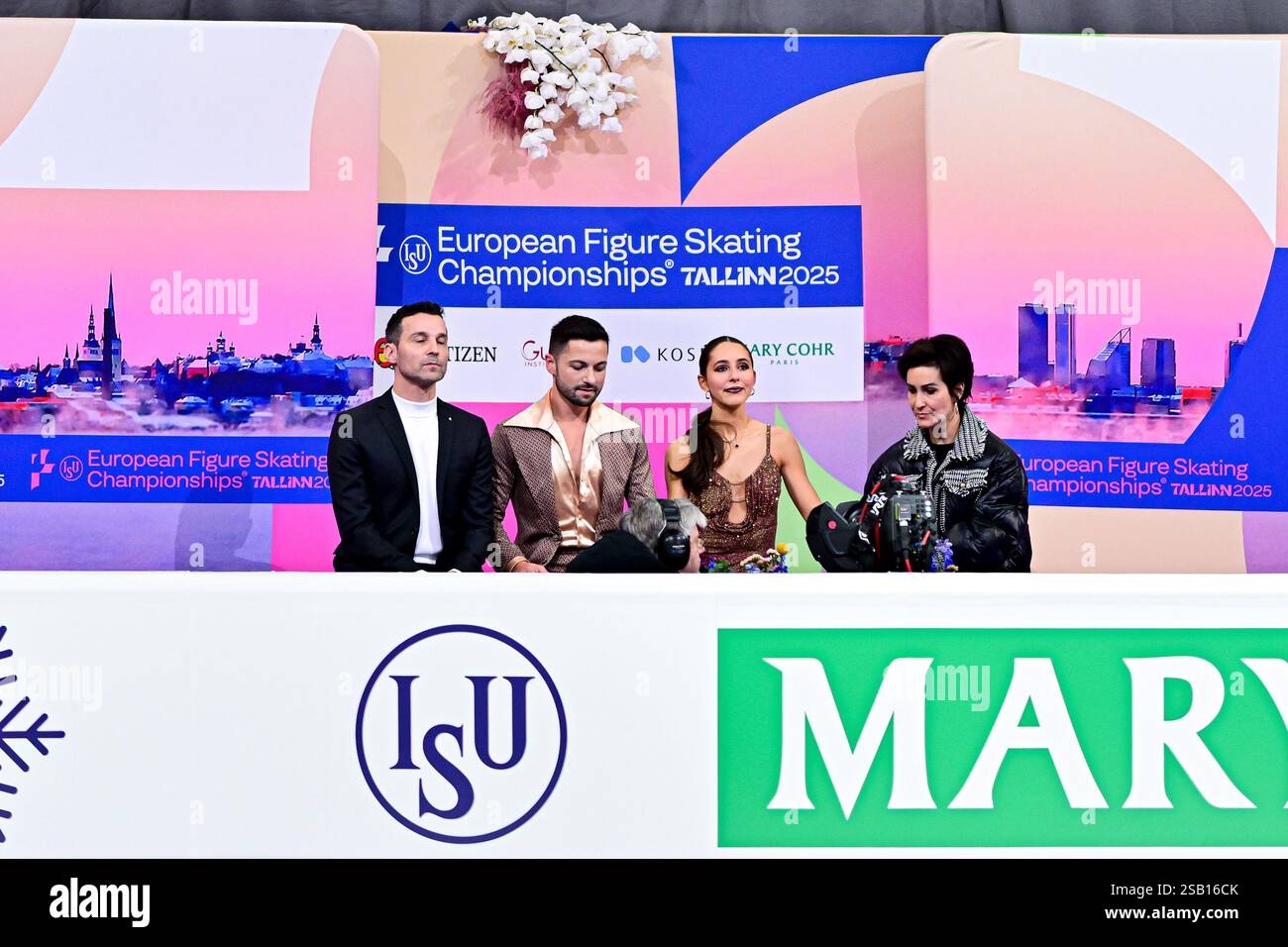 Lilah FEAR & Lewis GIBSON (GBR), at Kiss & Cry, during Ice Dance Rhythm ...