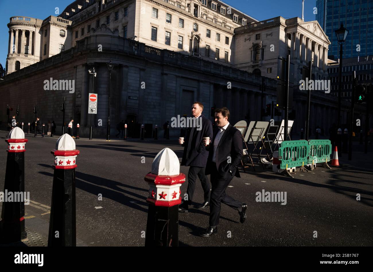 City of London workers in the financial district close to the Bank of ...