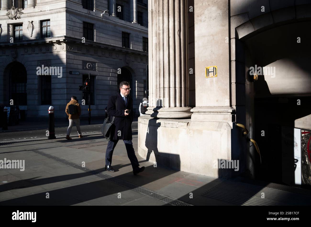 City of London workers in the financial district close to the Bank of ...