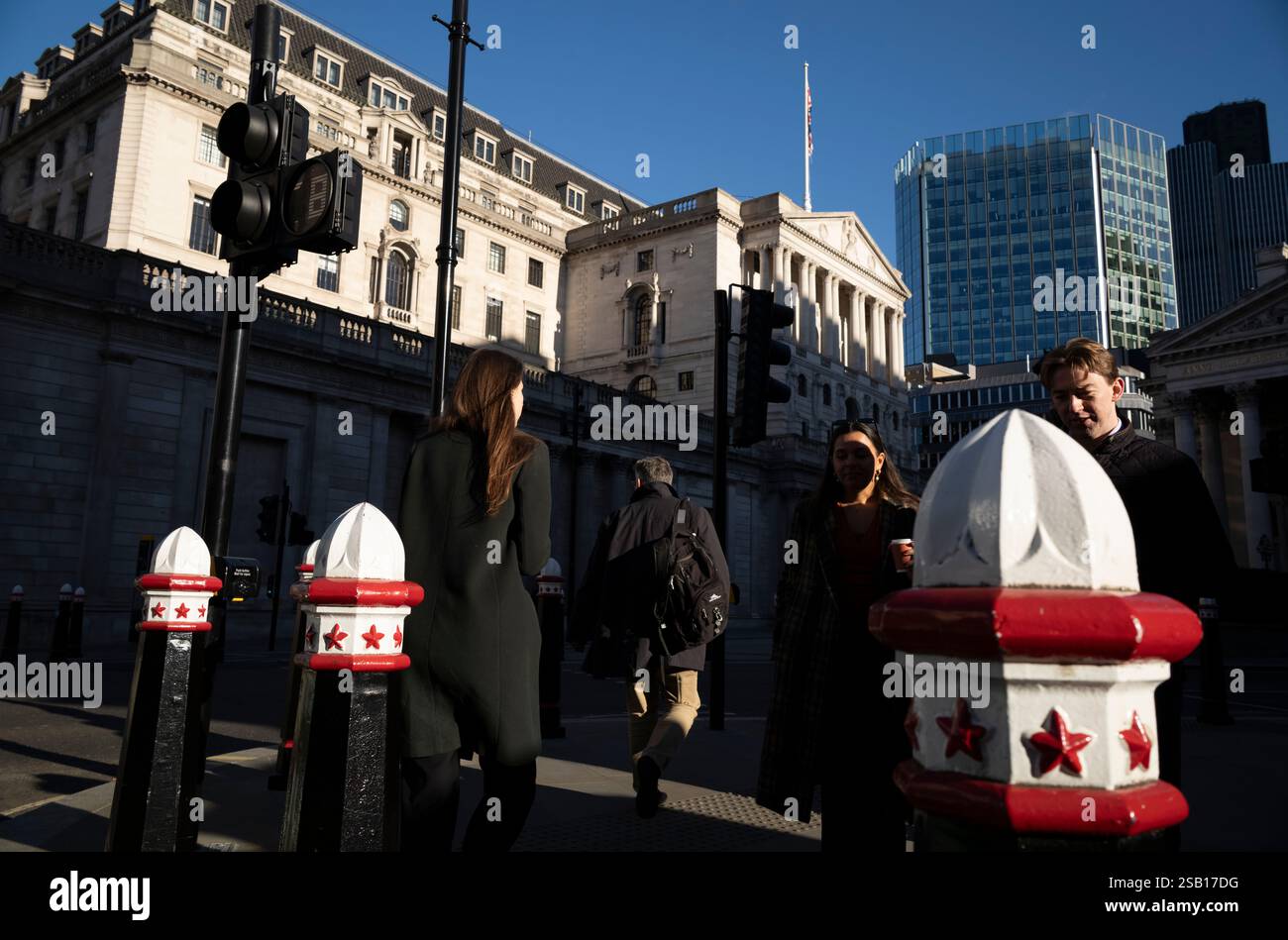 City of London workers in the financial district close to the Bank of ...