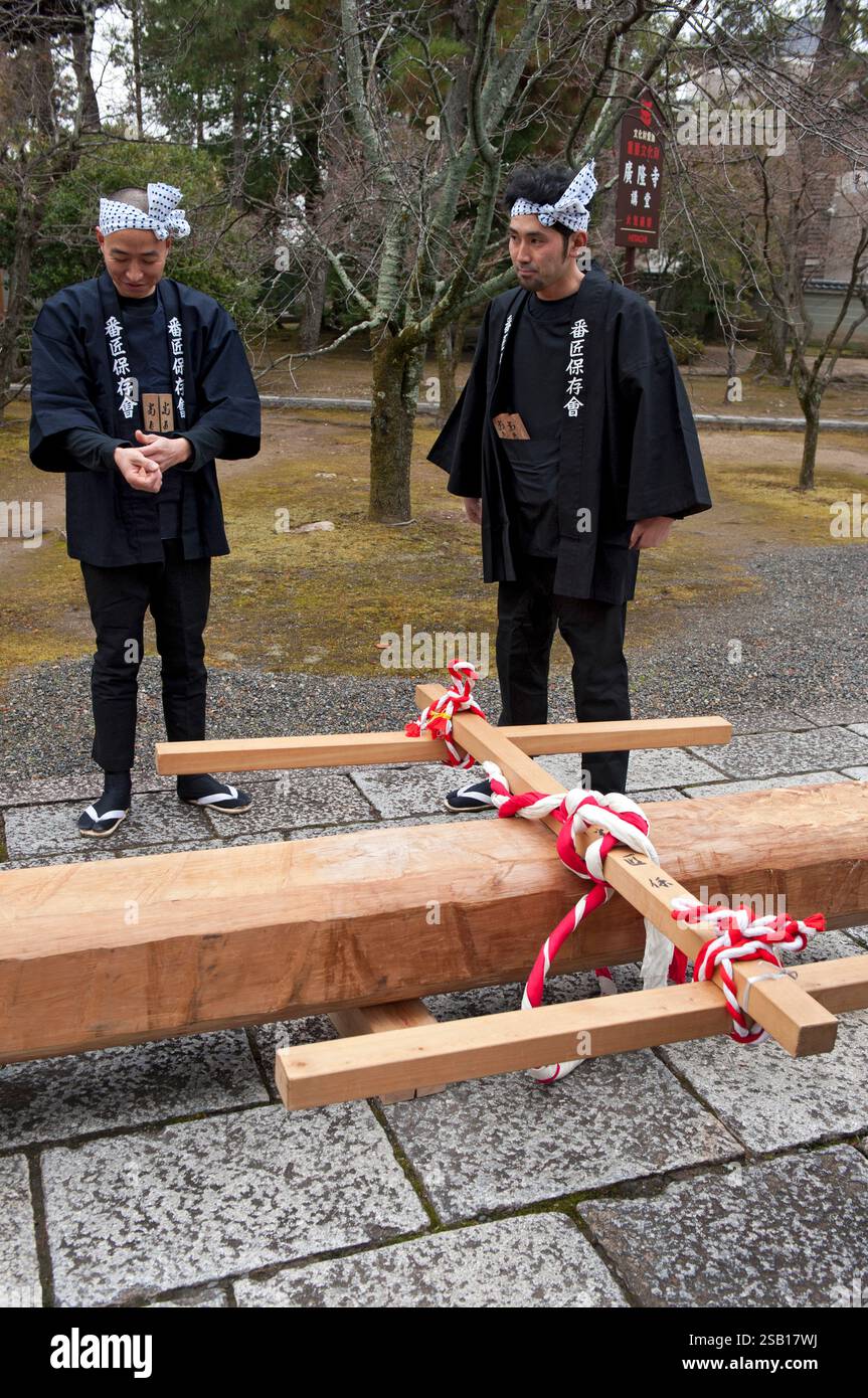 Annual New Year's carpenter blessing ceremony "Chona Hajime" takes ...