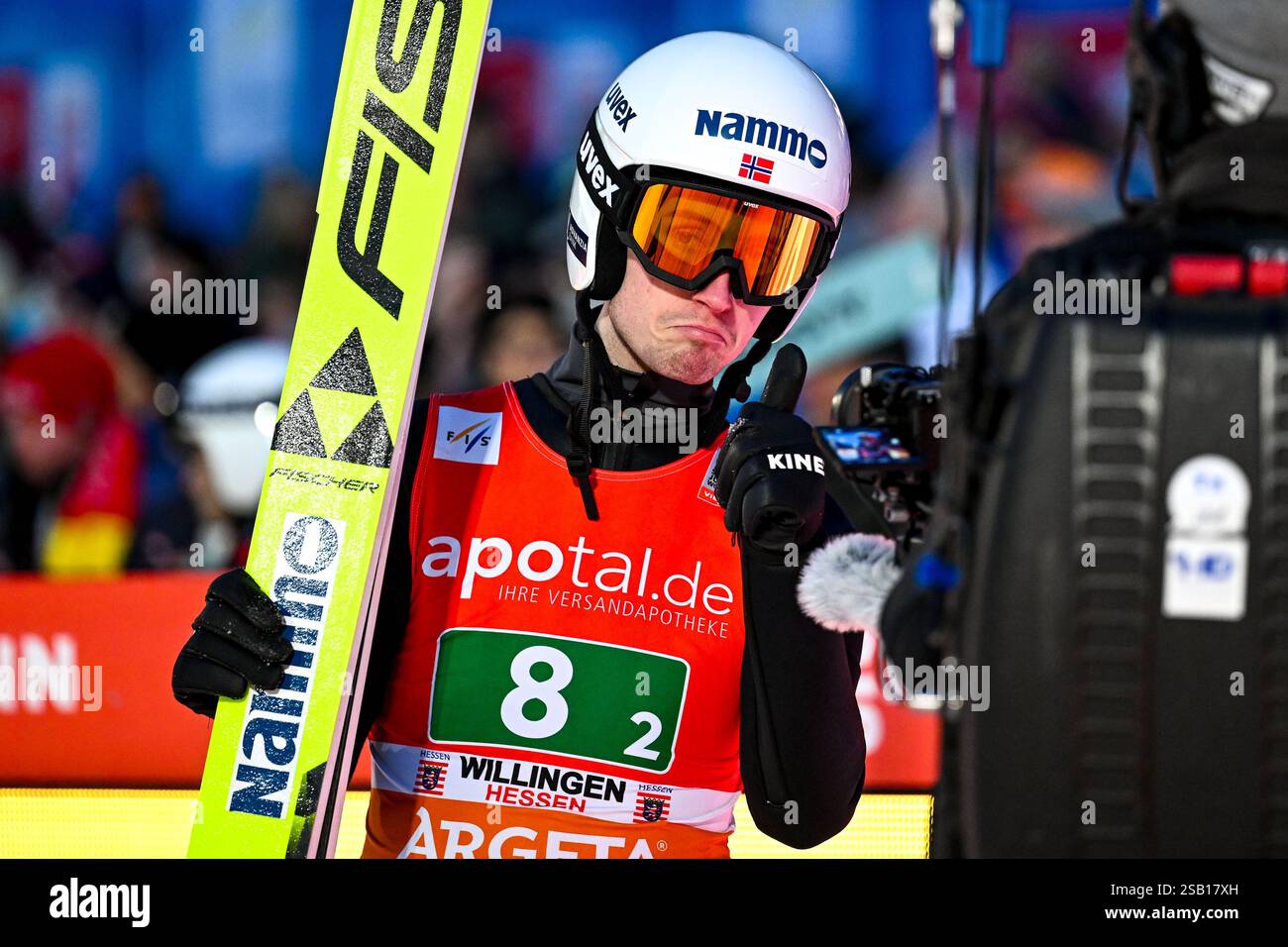 SUNDAL Kristoffer Eriksen (Norwegen) gestikuliert, Daumen hoch. GER, FIS Viessmsann Skisprung ...