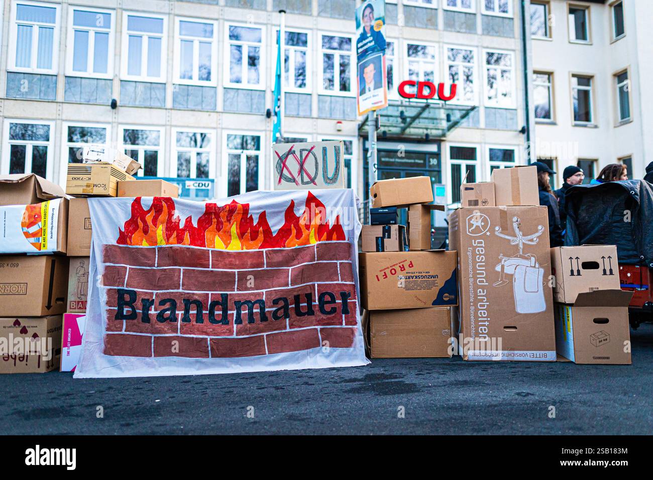 Hanover, Germany. 31st Jan, 2025. Cardboard boxes symbolize a "firewall ...