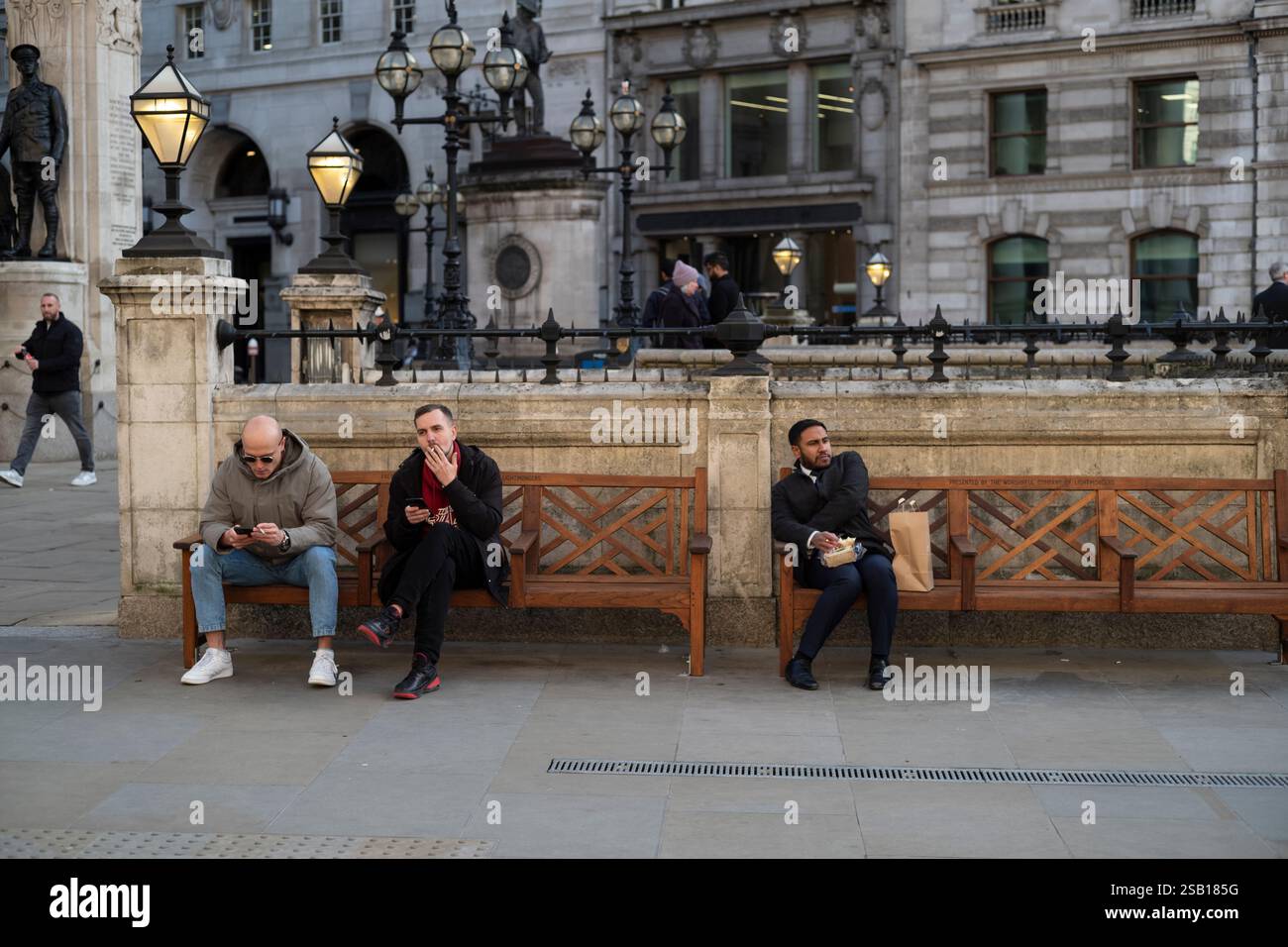 City of London workers in the financial district close to the Bank of ...