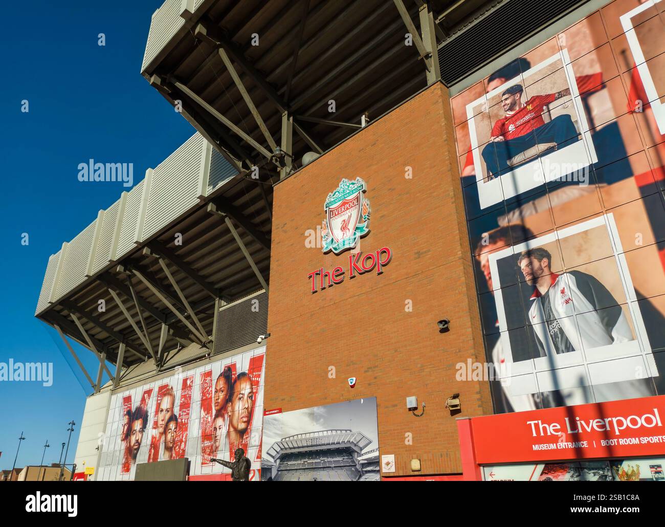 Liverpool city crest hi-res stock photography and images - Alamy