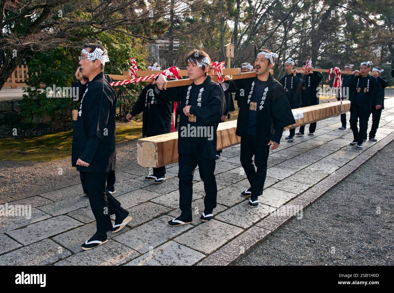 Annual New Year's carpenter blessing ceremony "Chona Hajime" takes ...
