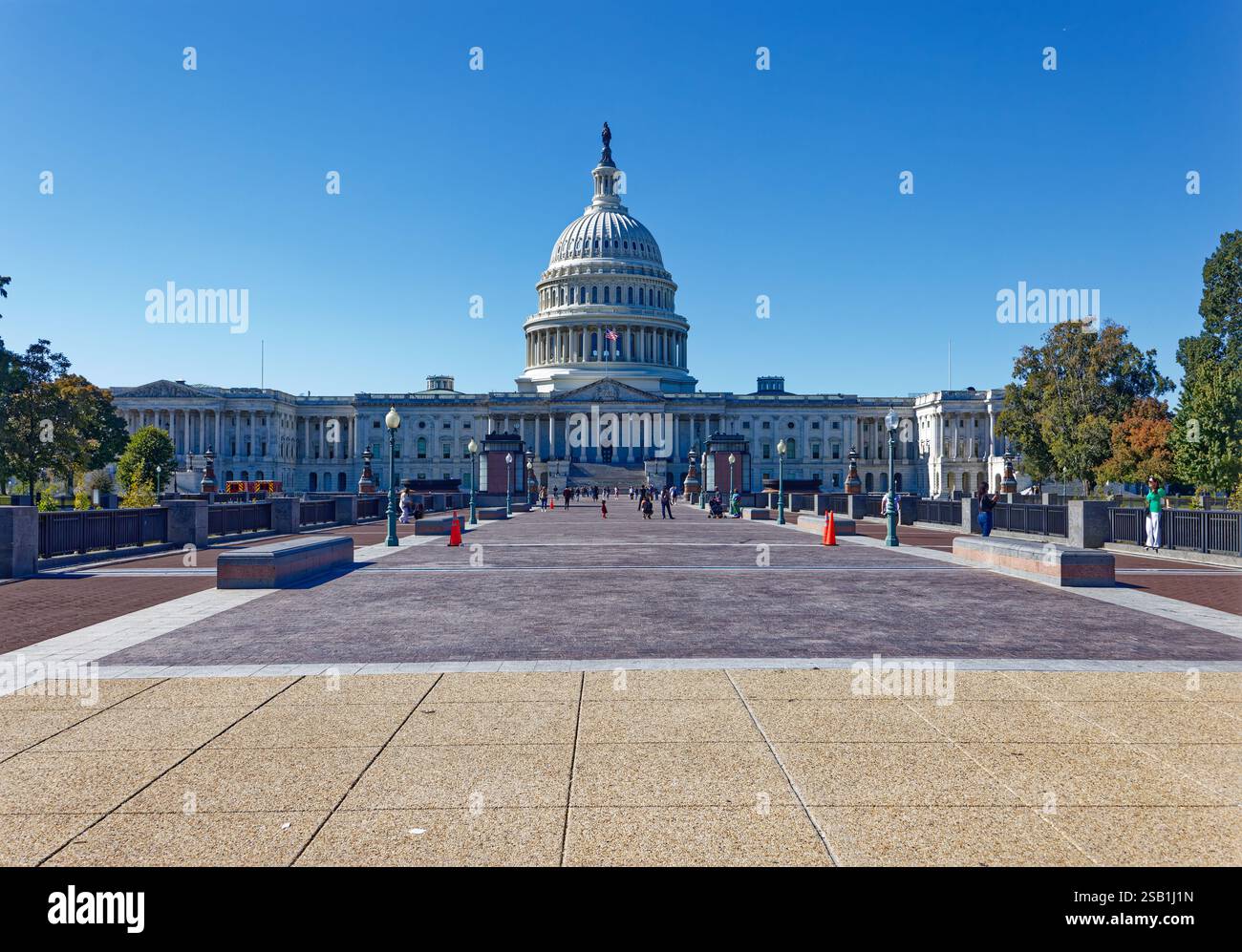 U.S. Capitol, Capitol Visitor Center Entrance, view west across East ...