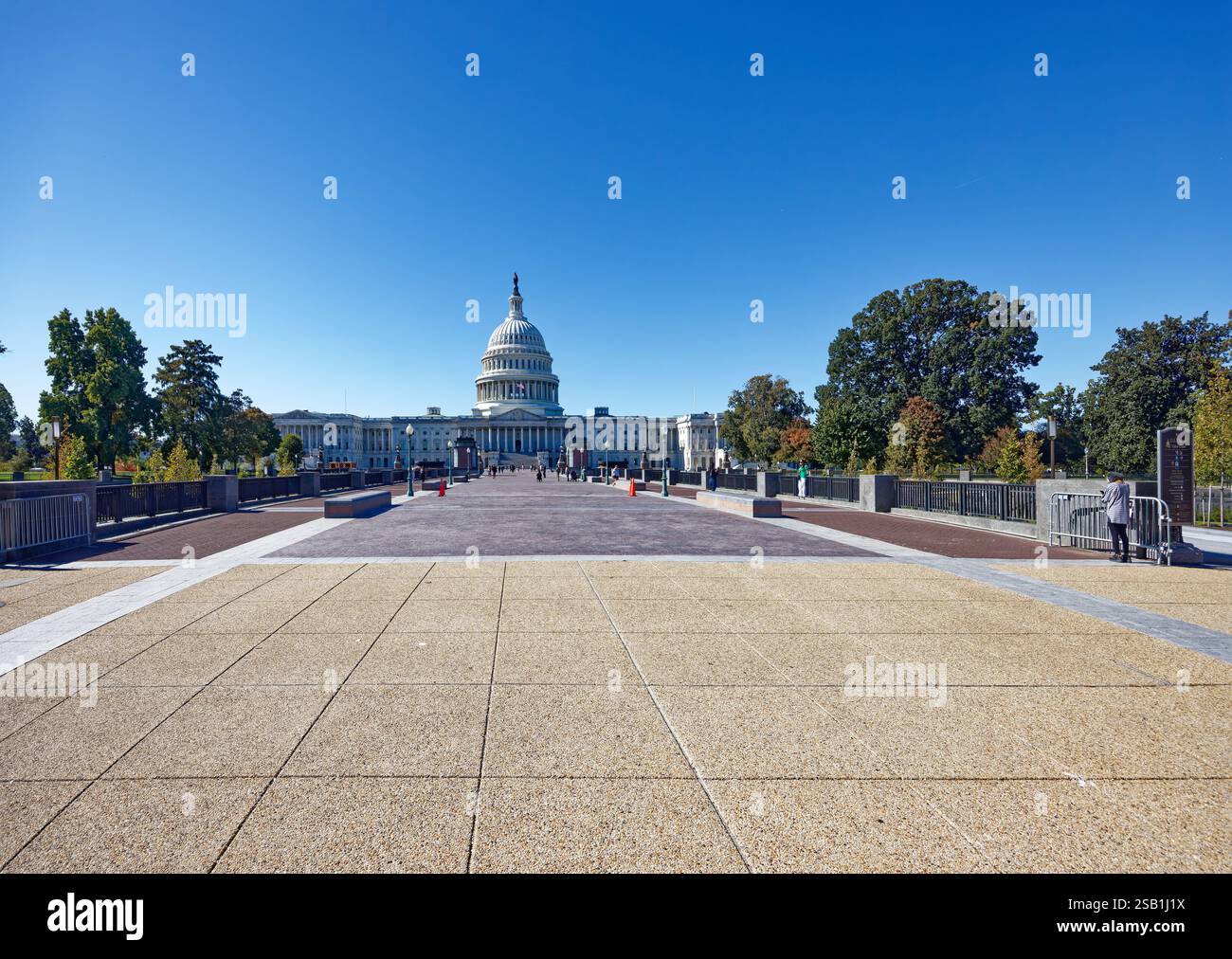 U.S. Capitol, Capitol Visitor Center Entrance, view west across East ...