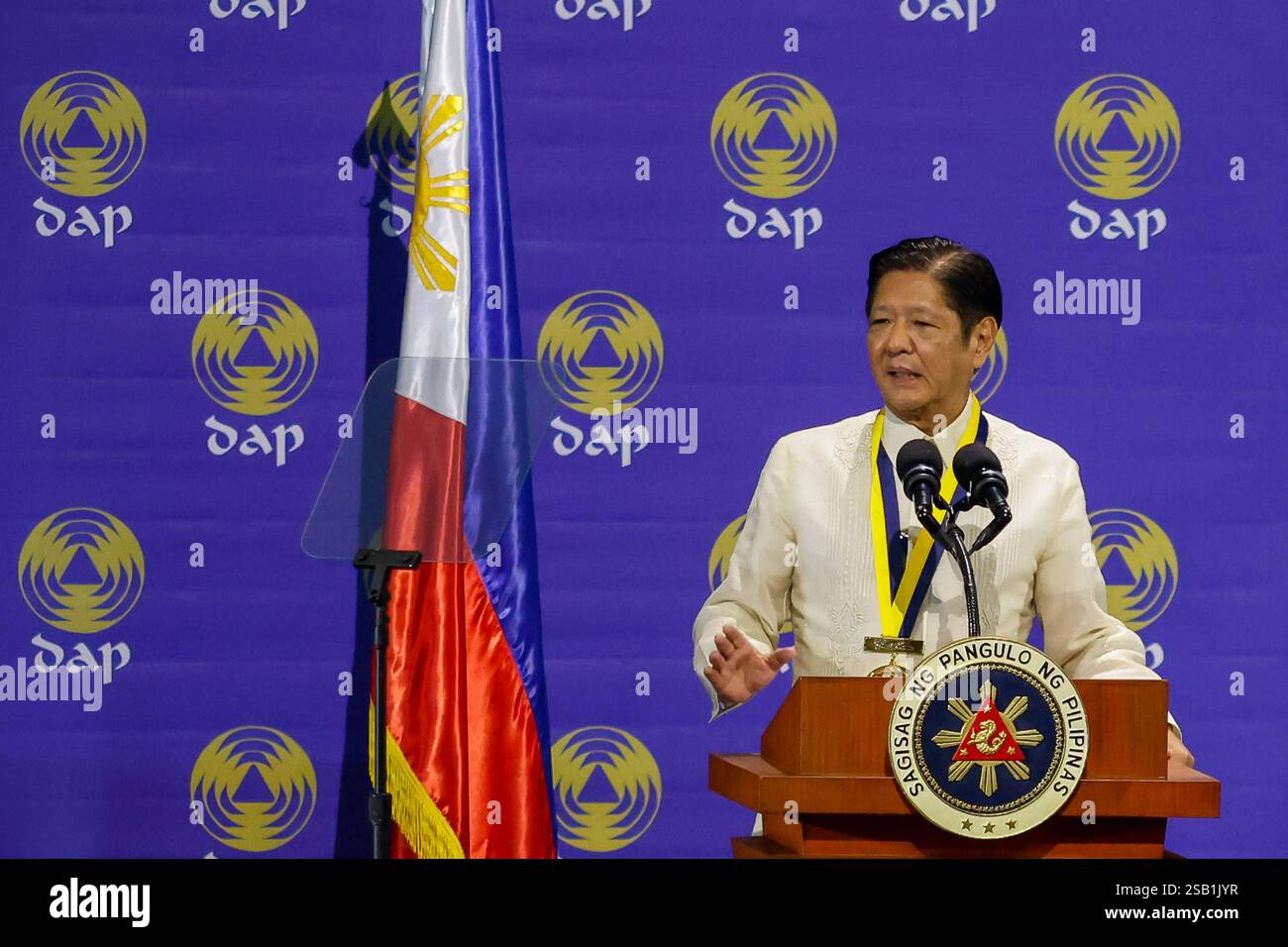 President Ferdinand R. Marcos, Jr speaks at graduation ceremony in ...