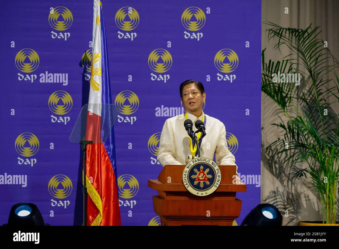 President Ferdinand R. Marcos, Jr speaks at graduation ceremony in ...