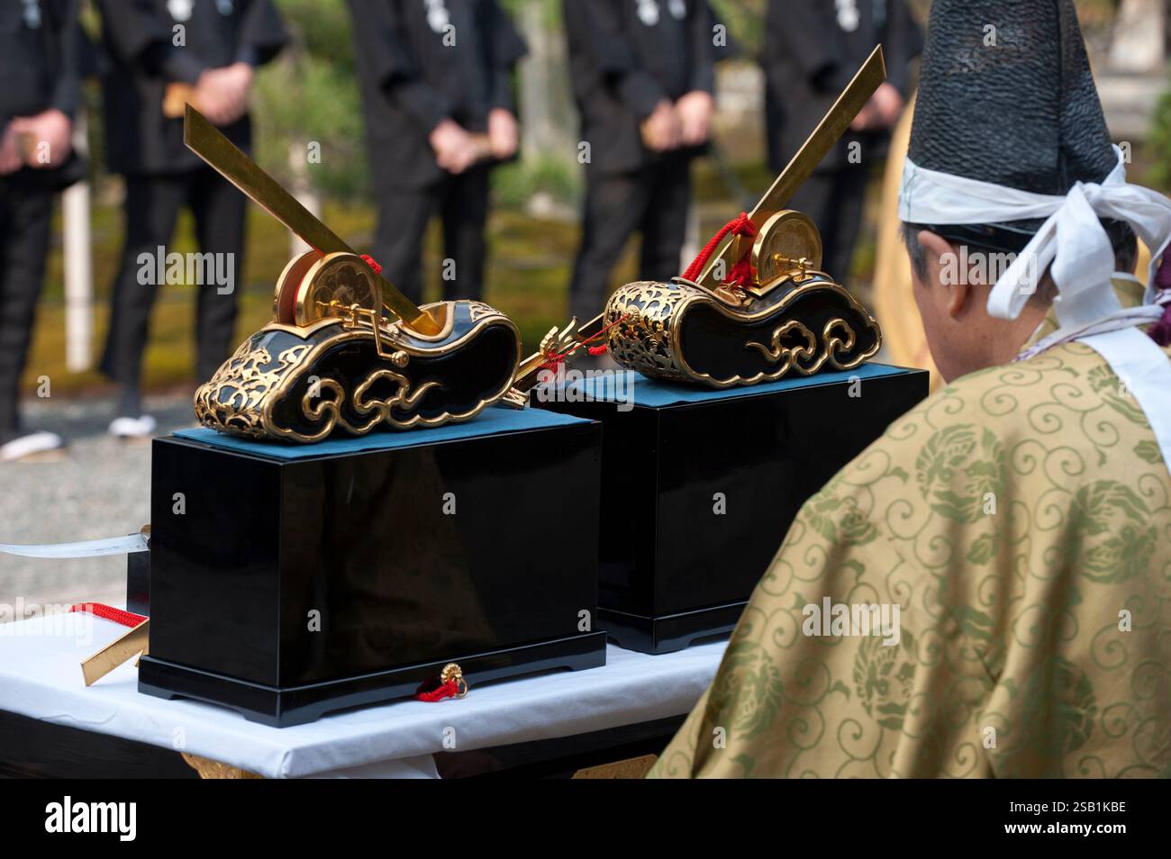 Annual New Year's carpenter blessing ceremony "Chona Hajime" takes ...