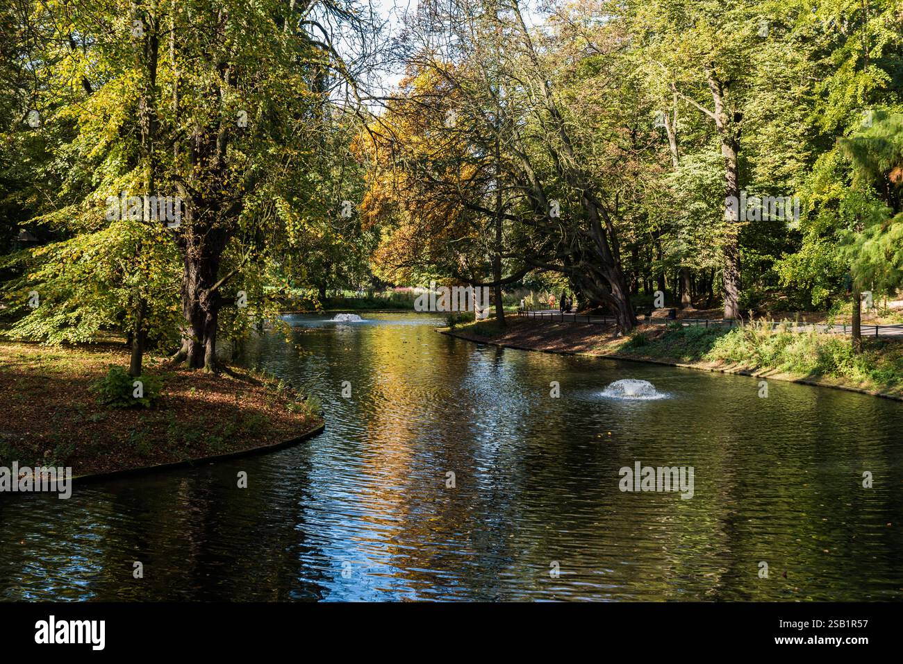 Autumn colors at the water pond of the Josaphat city park in Schaerbeek ...
