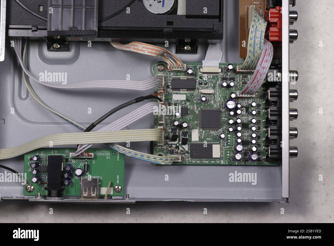 Internal installation of a radio electronic device: wires ...