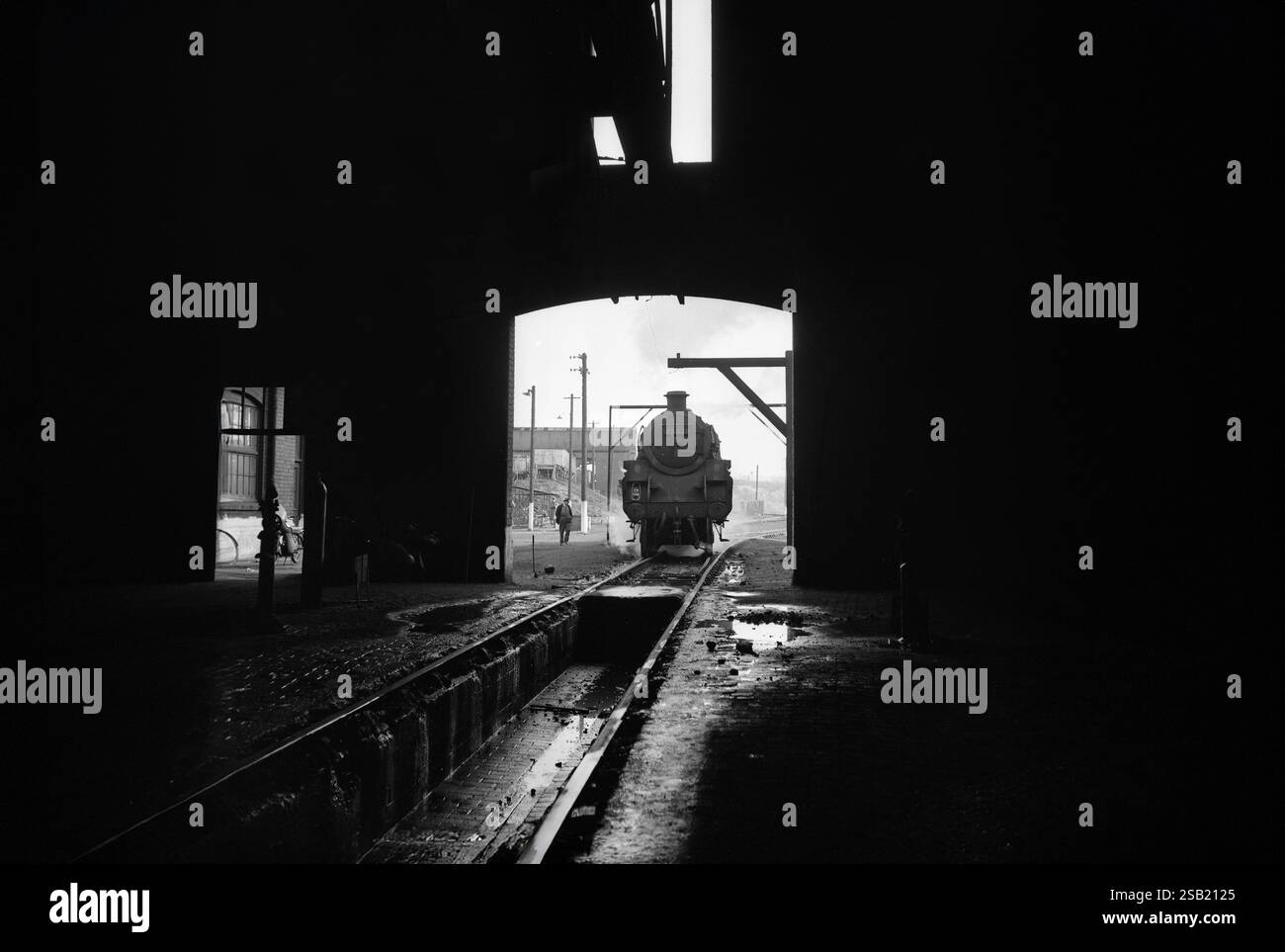 Steam Locomotives in Oxley Sheds Wolverhampton 1967 Picture by David ...