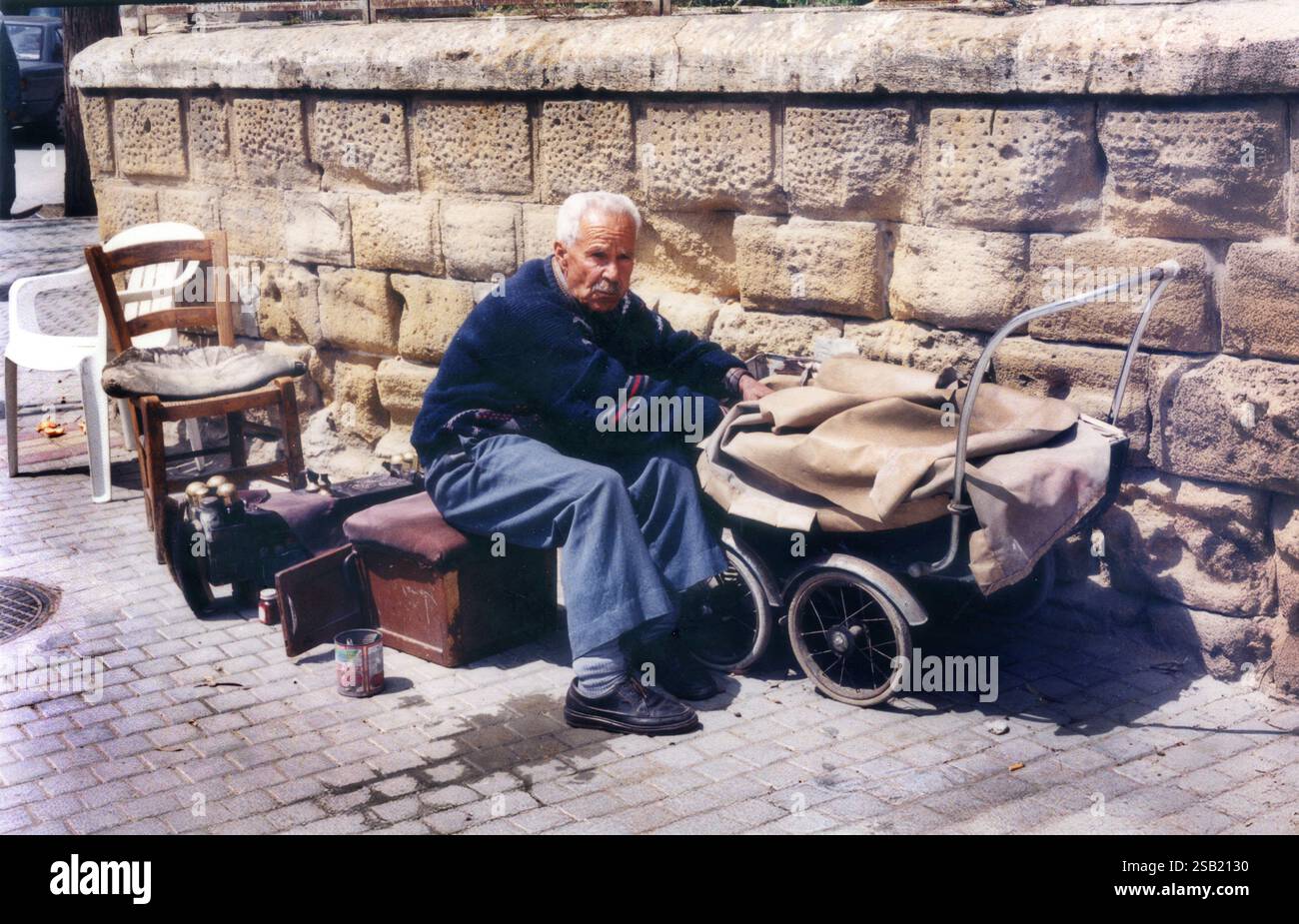 Old man selling his wares on the streets of Istanbul, Turkey Stock ...