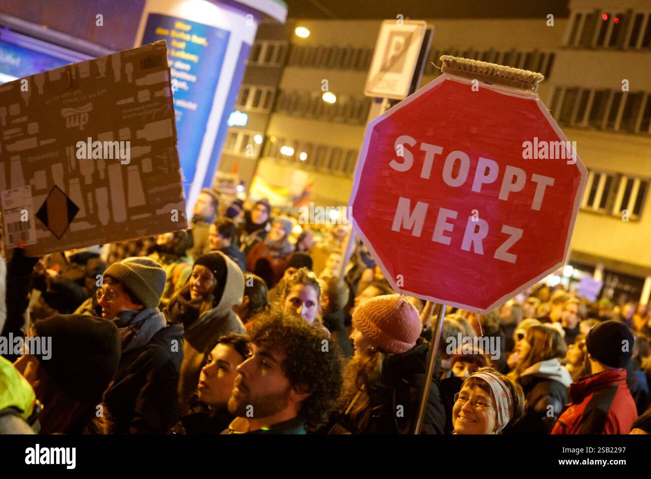 Merz stoppen 31.01.2025 Kundgebung und Demonstration Motto MERZ STOPPEN ASYLRECHT VERTEIDIGEN in ...