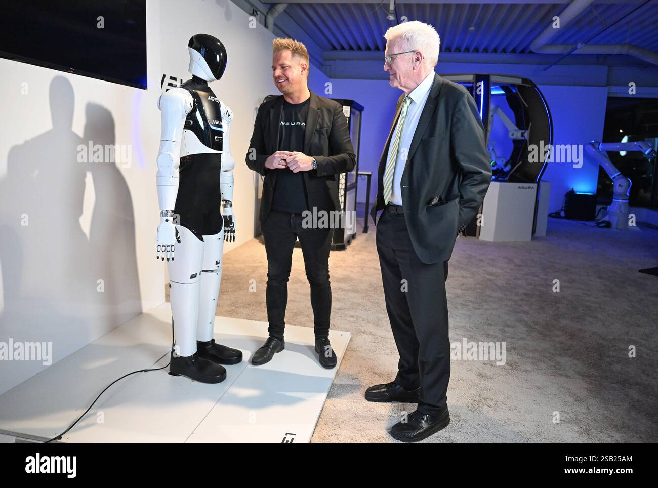 Riederich, Germany. 31st Jan, 2025. David Reger (M), founder and CEO of ...