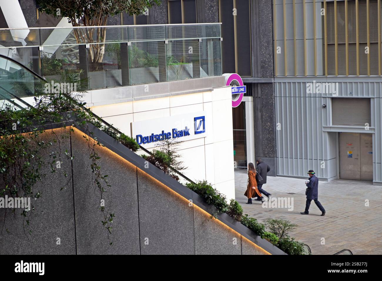 Exterior view of Deutsche Bank sign HQ headquarters Head Office ...