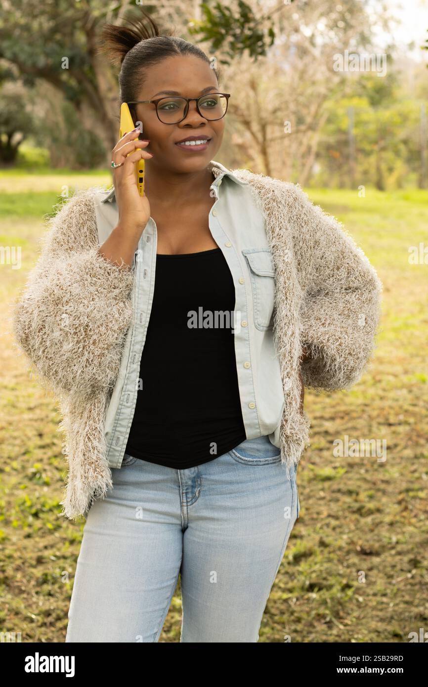 Black woman multitasking outdoor hi-res stock photography and images ...